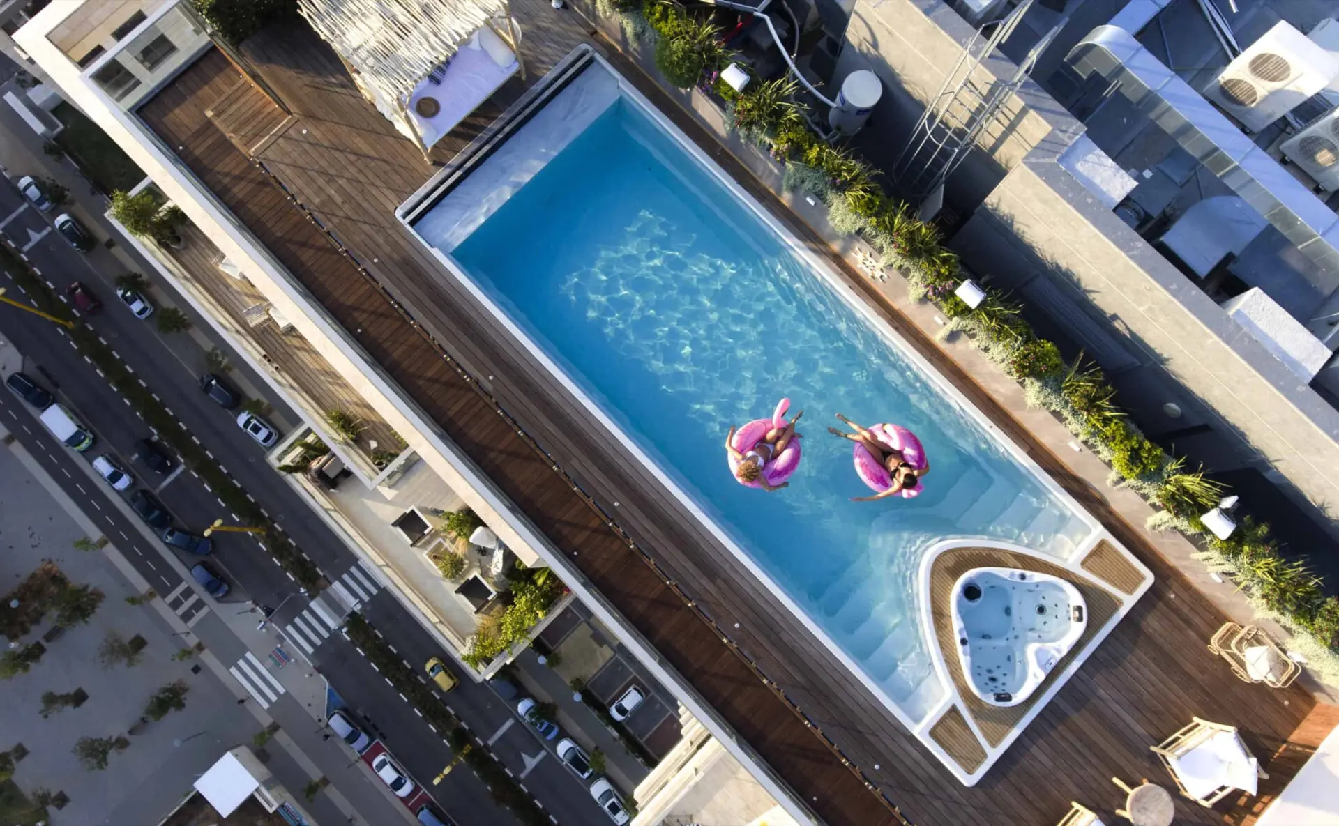 YACHT POOL | Compass