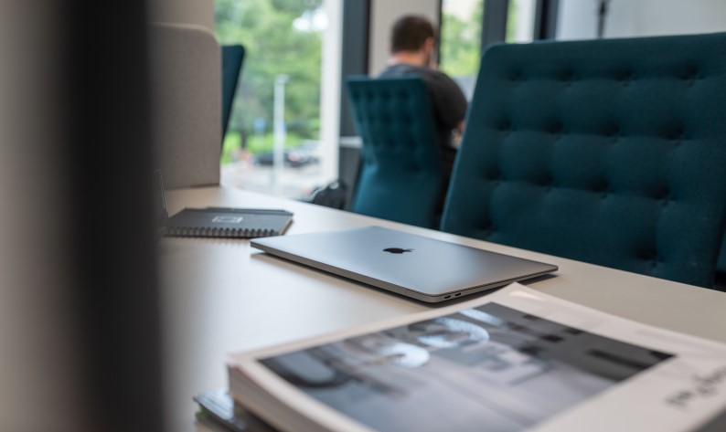 Fix desk – base4work